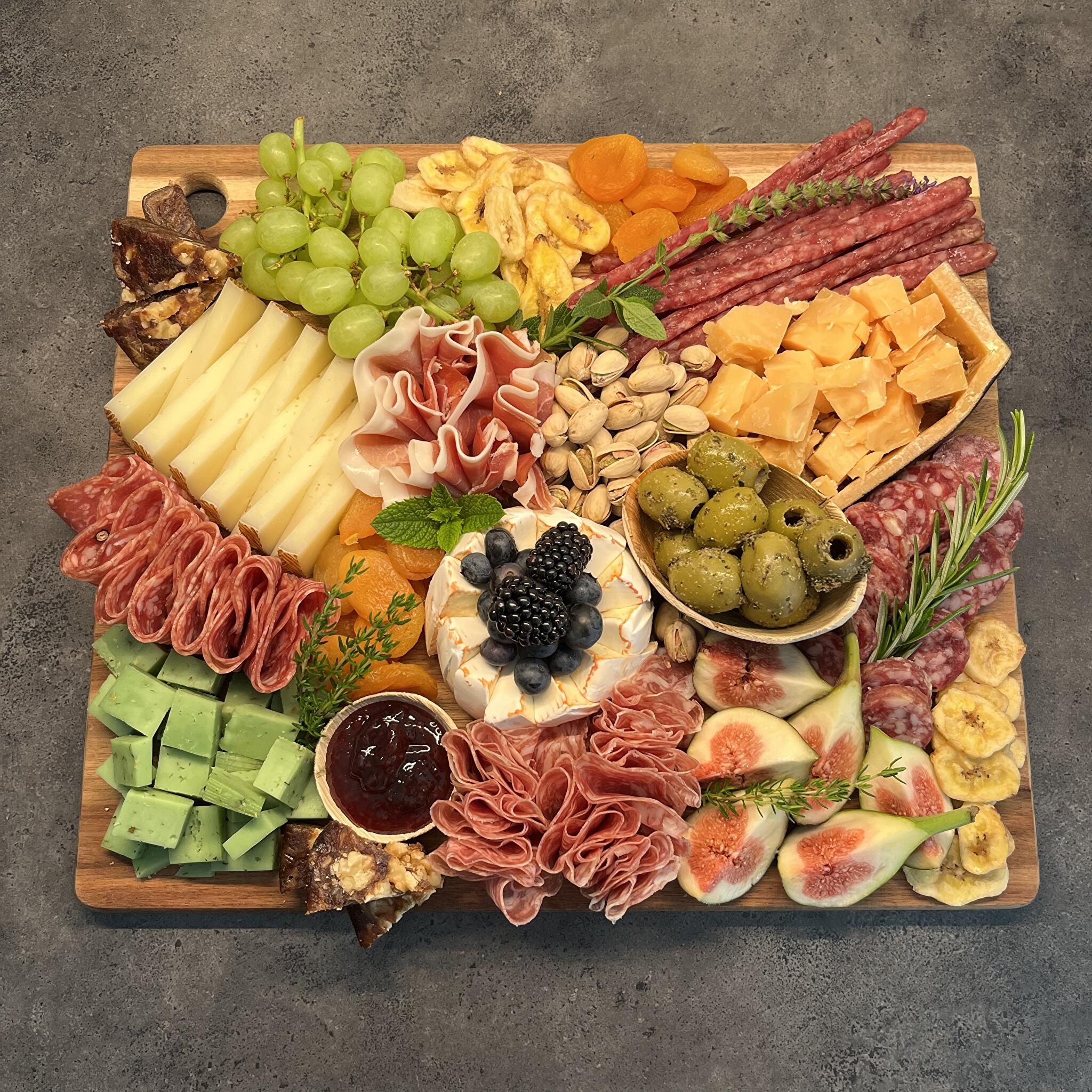 Luxe borrelplank L | 8 personen - Op een plankje