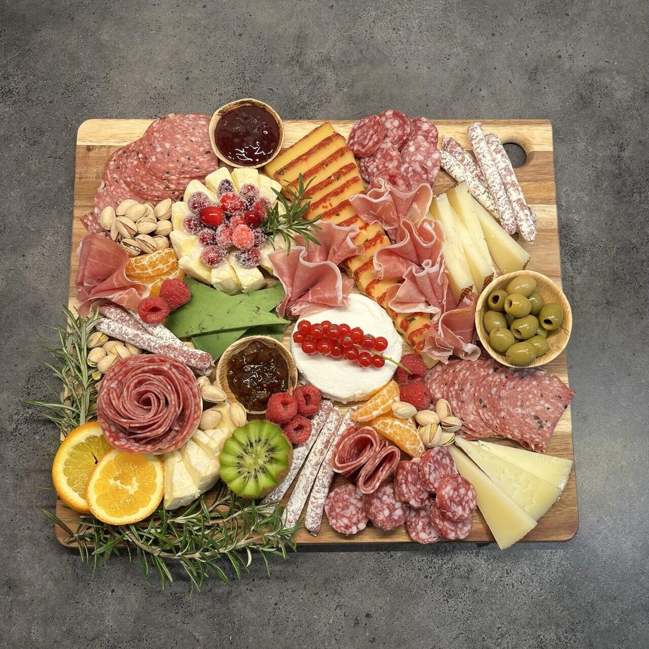 Luxe borrelplank L | 8 personen - Op een plankje